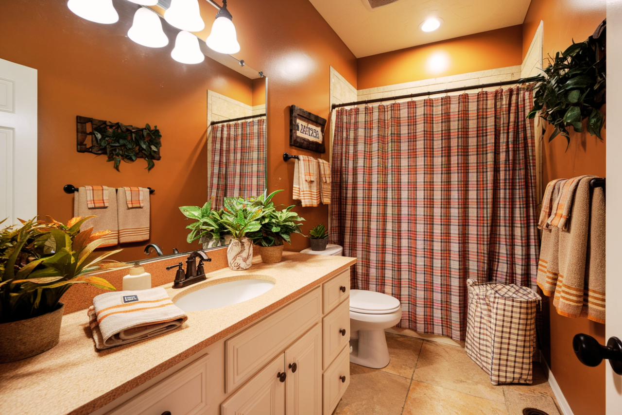 20 Elegant Fall Bathroom Decor Ideas to Use This Year - Curated ...